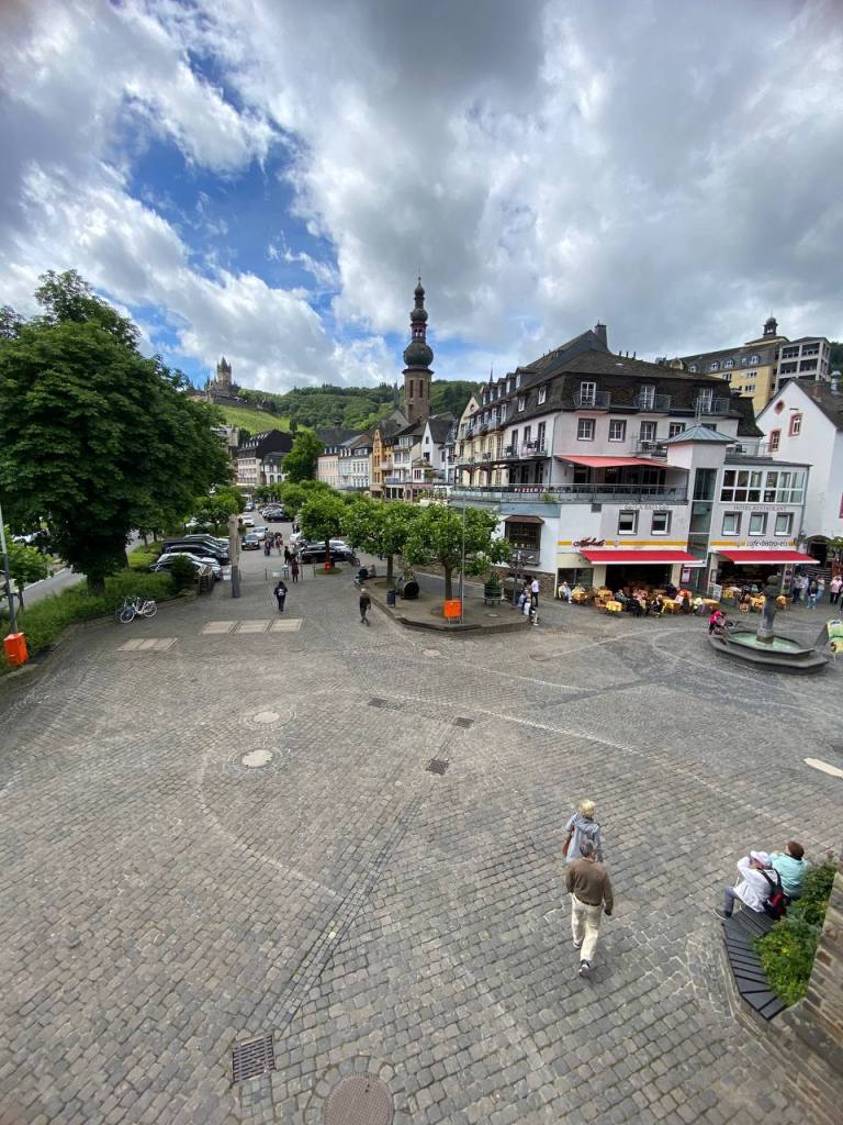 Cochem Travel Guide: Castle, Wine Hiking and more – My Green Trips